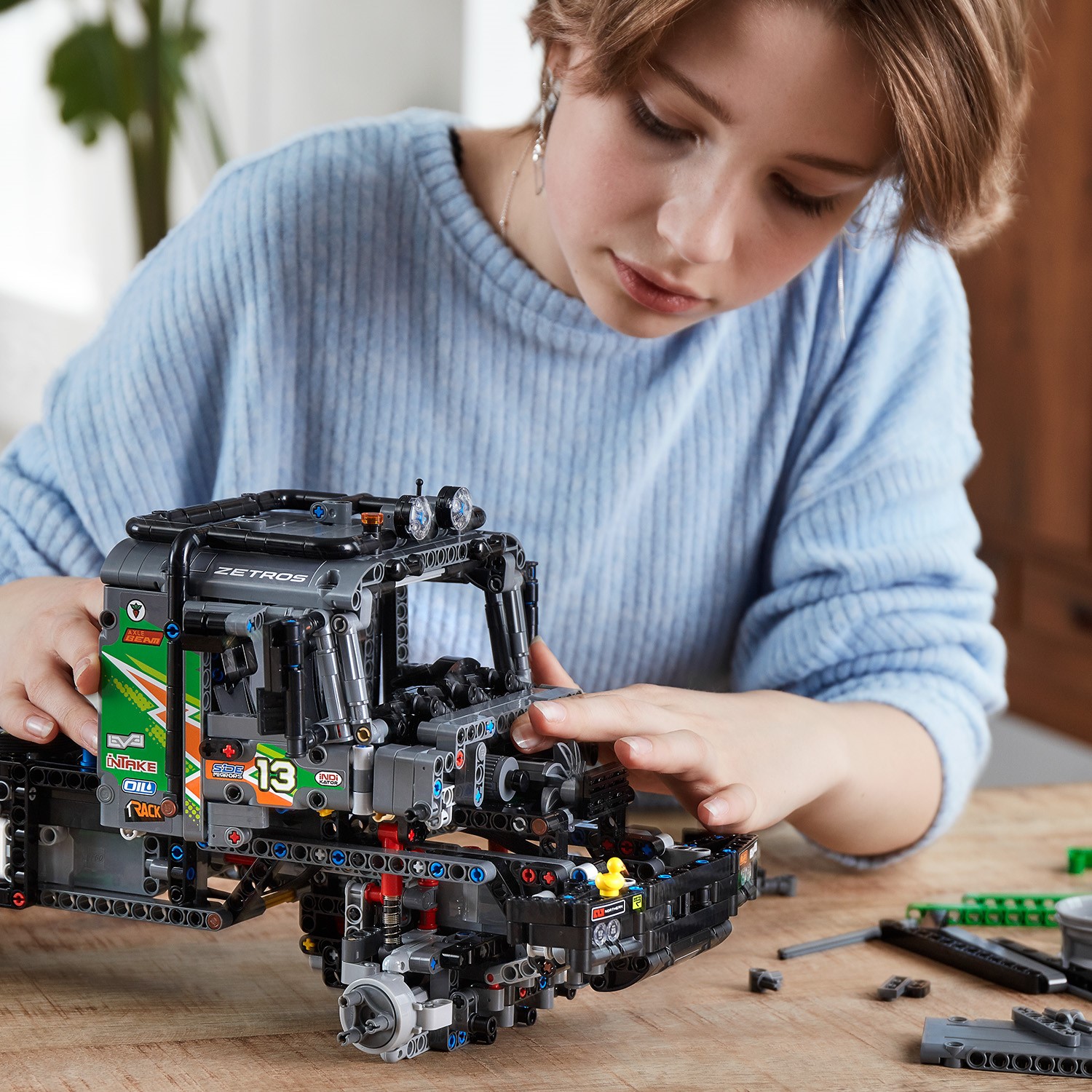 42129 LEGO Technic 4x4 Mercedes-Benz Zetros Trial Truck (2110 pieces)