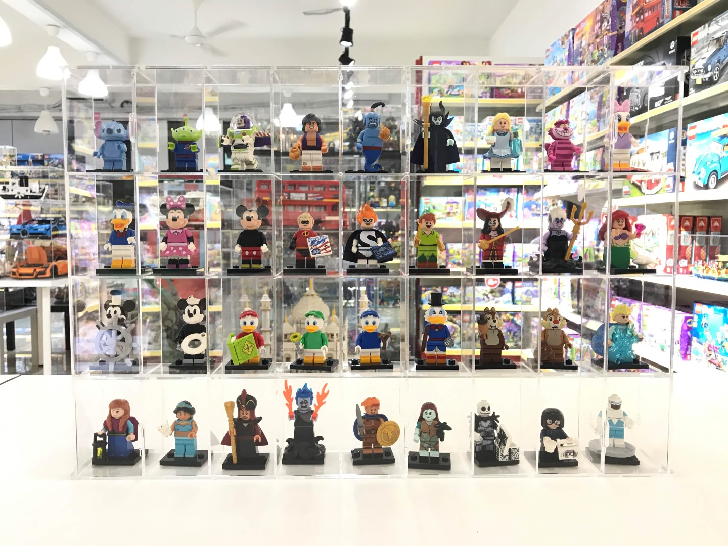 LEGO Minifigures Acrylic Display Case with Cover - 40 PCS